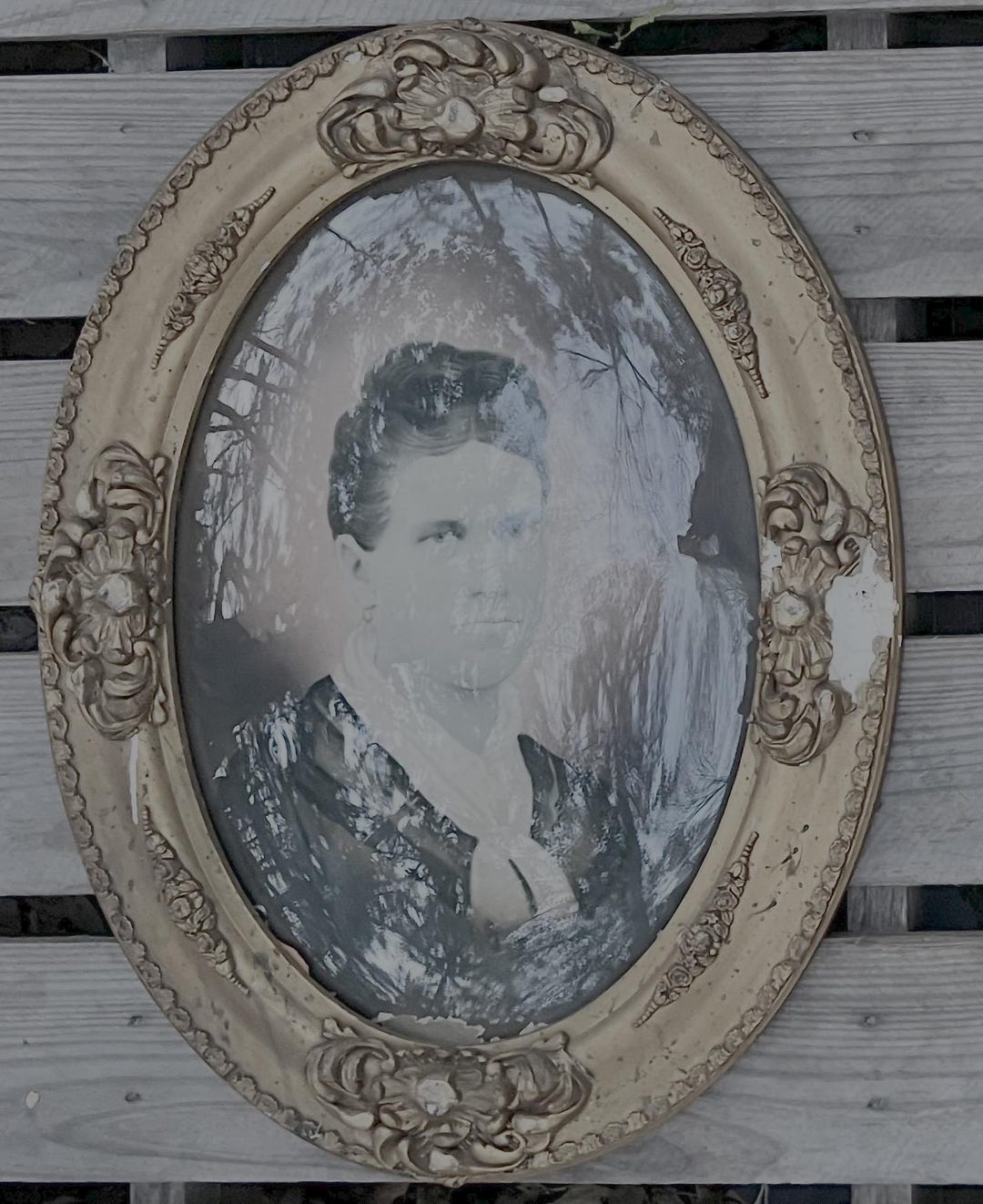 Large VINTAGE/ANTIQUE Original Oval Chippy Wood Frame of a Tight Lipped ...