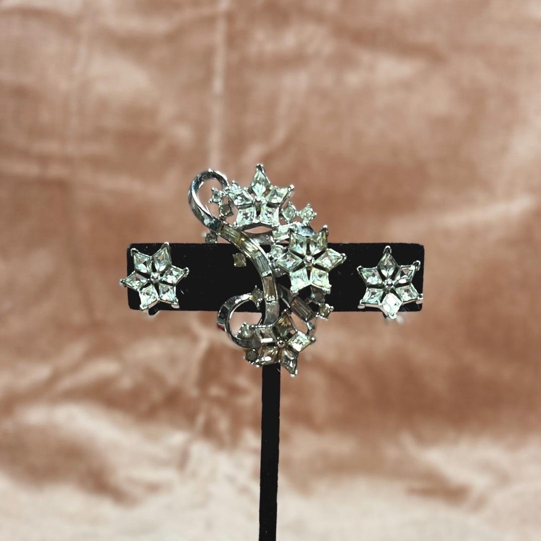 Vintage Trifari Twinkle Stars Rhinestone Silver Tone Brooch Pin Clip on ...