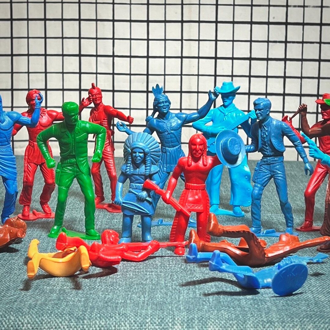 Vintage Large Cowboy & Indians Plastic Western Toy Figures - 16 Piece ...