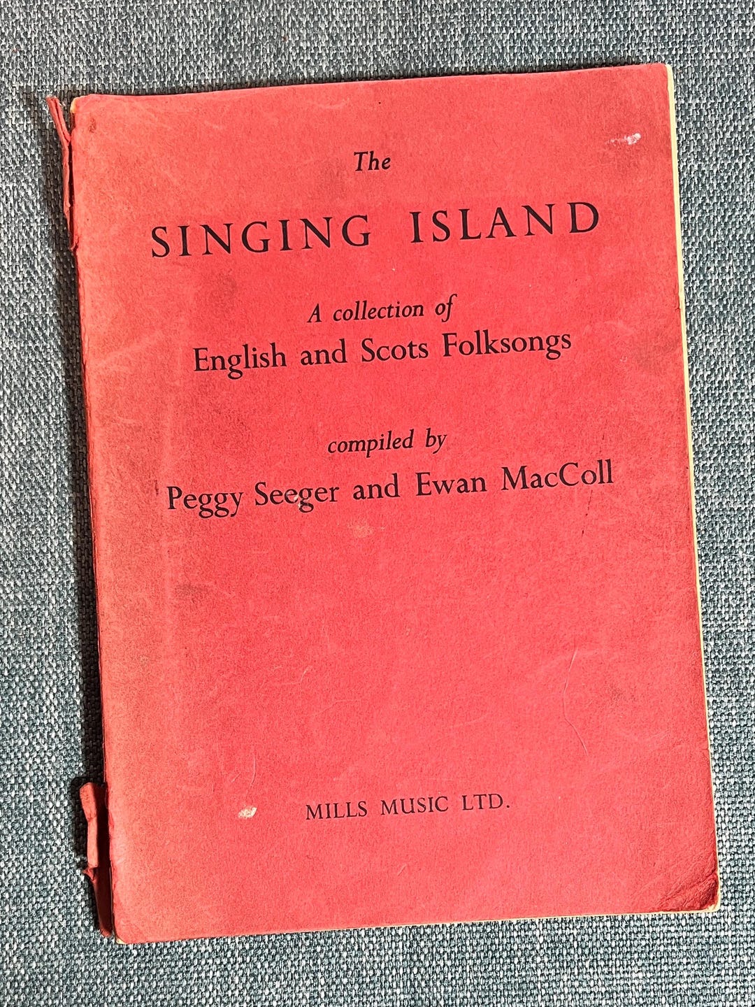 Vintage - the Singing Island a Collection of English and Scots ...