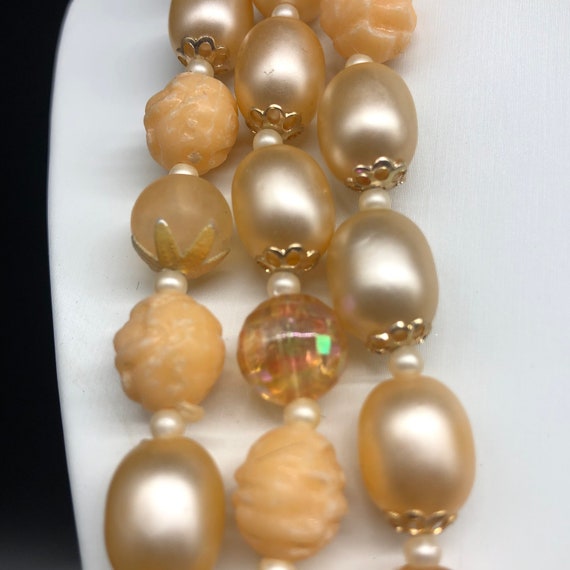Vintage peach jewelry set, three strand graduated bea… - Gem