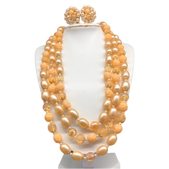 Vintage peach jewelry set, three strand graduated bea… - Gem