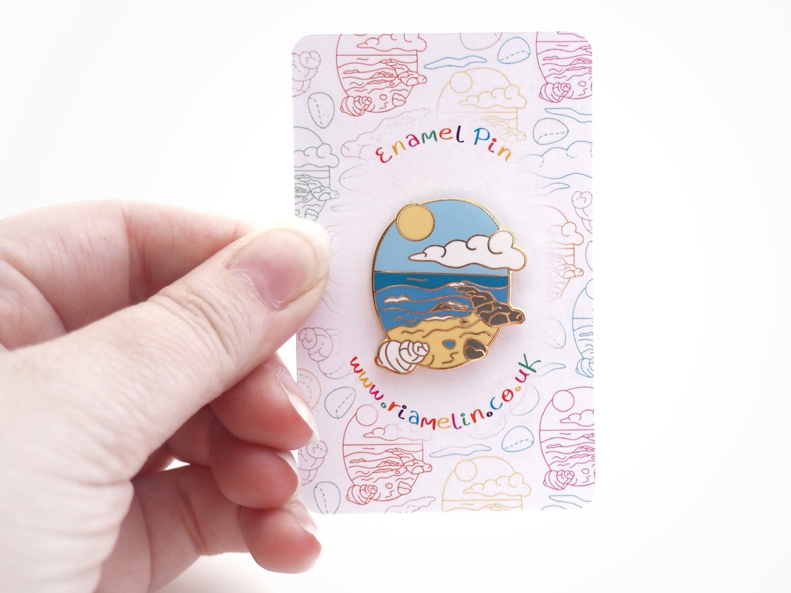 Seaside Enamel Pin. Gift Idea for Travellers Beach and Ocean - Etsy