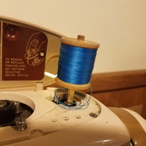 1/4 Inch Thread Winder - Bobbin Pin Spool Adapter for Singer and Other ...