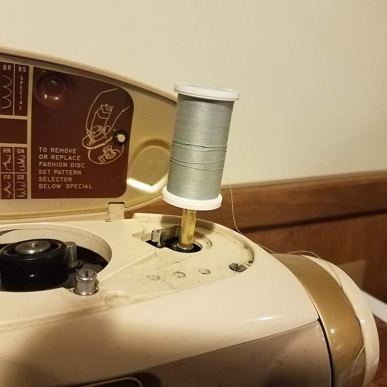 1/4 Inch Thread Winder - Bobbin Pin Spool Adapter for Singer and Other ...