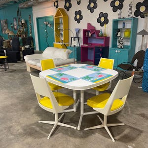 Vintage 1971 Mid Century Modern Round Dining Table + Four Chairs by ...