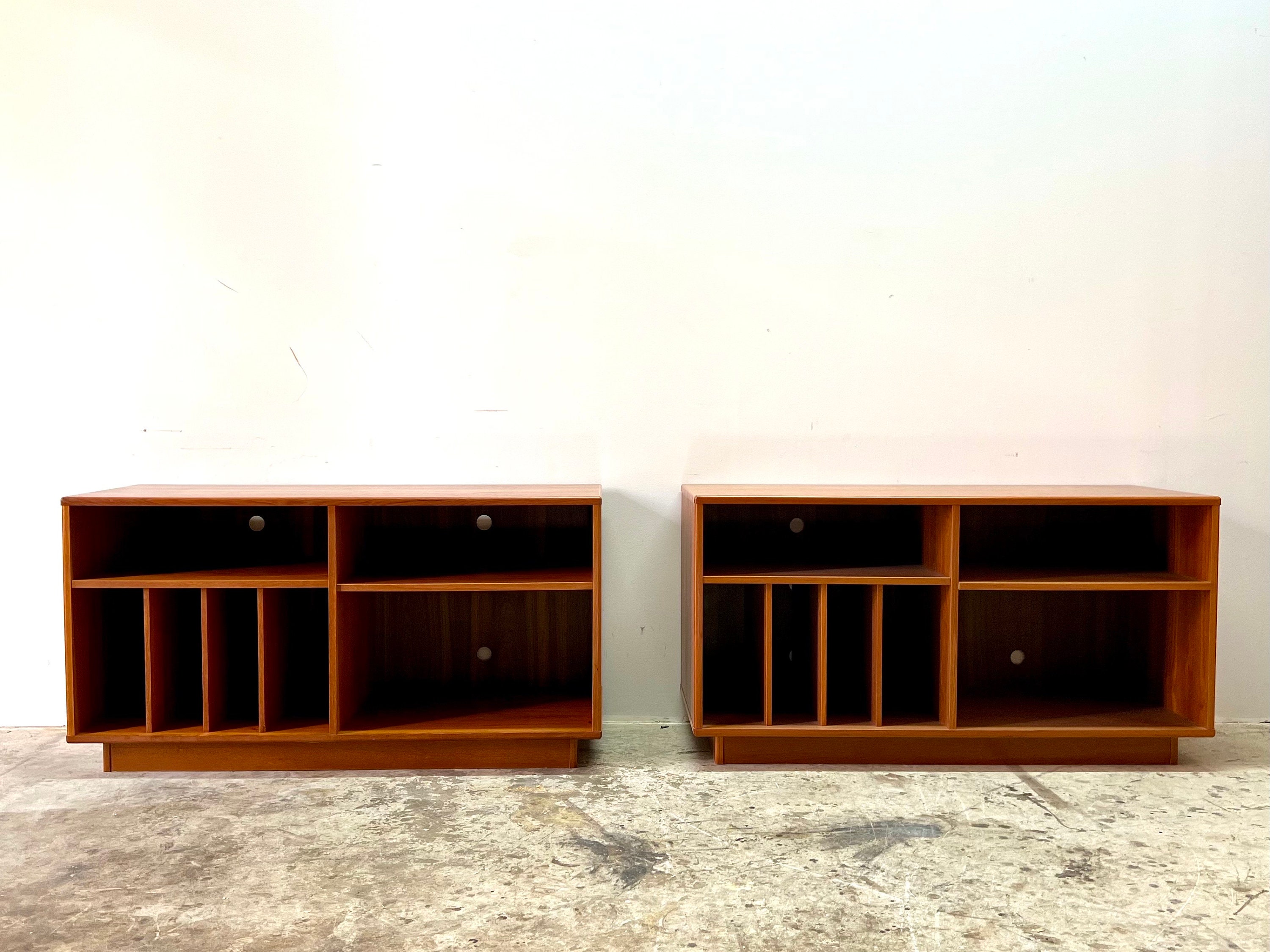 Retro clarence media bookshelf console store