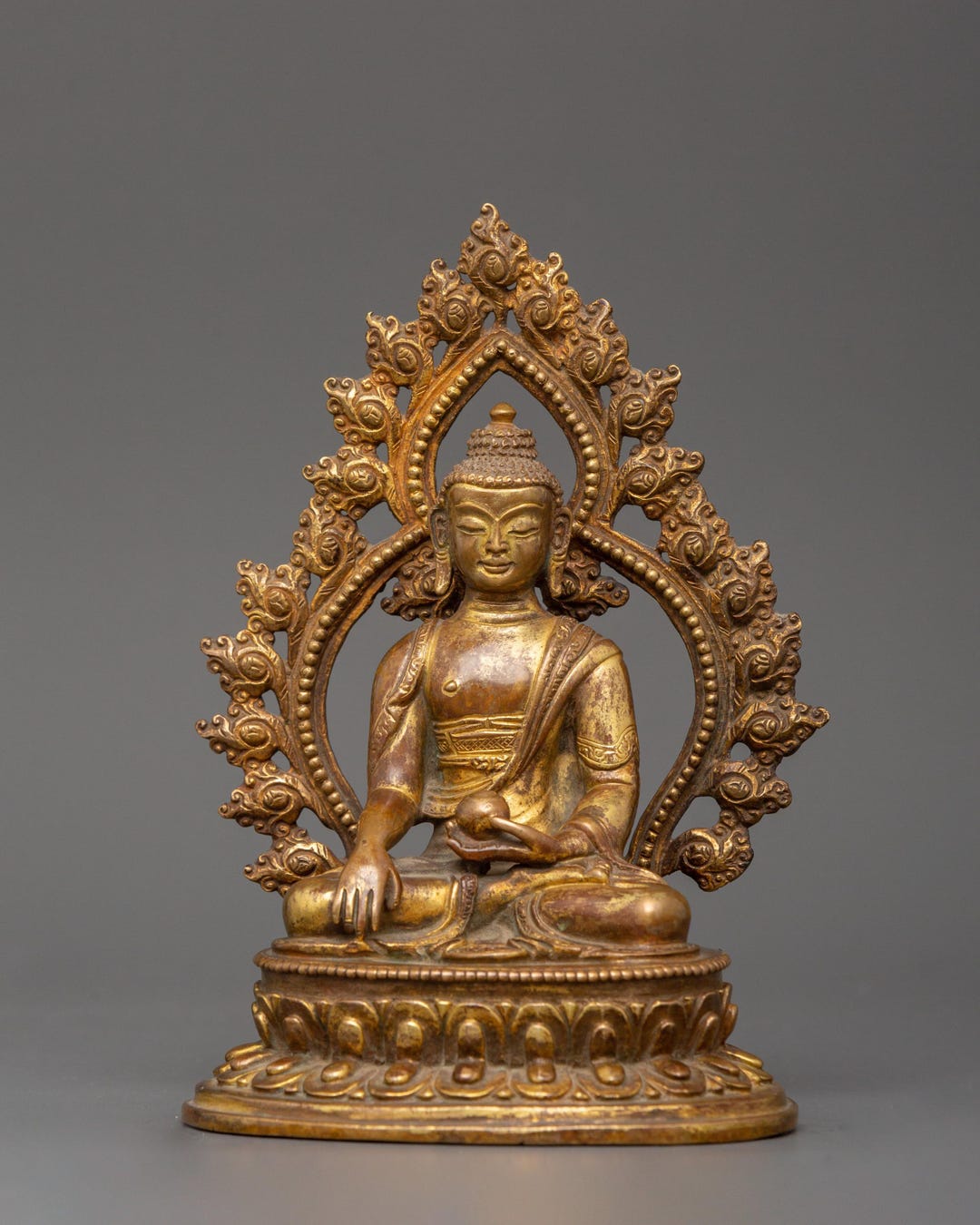 Traditional Shakyamuni Buddha With Halo | Meditation Buddha Statue ...
