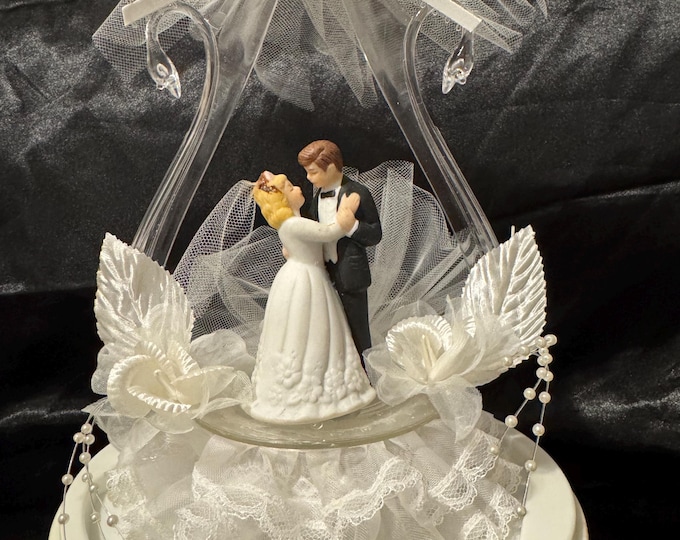 Vintage Wedding Cake Topper in Domed Display – Bride & Groom Keepsake ...