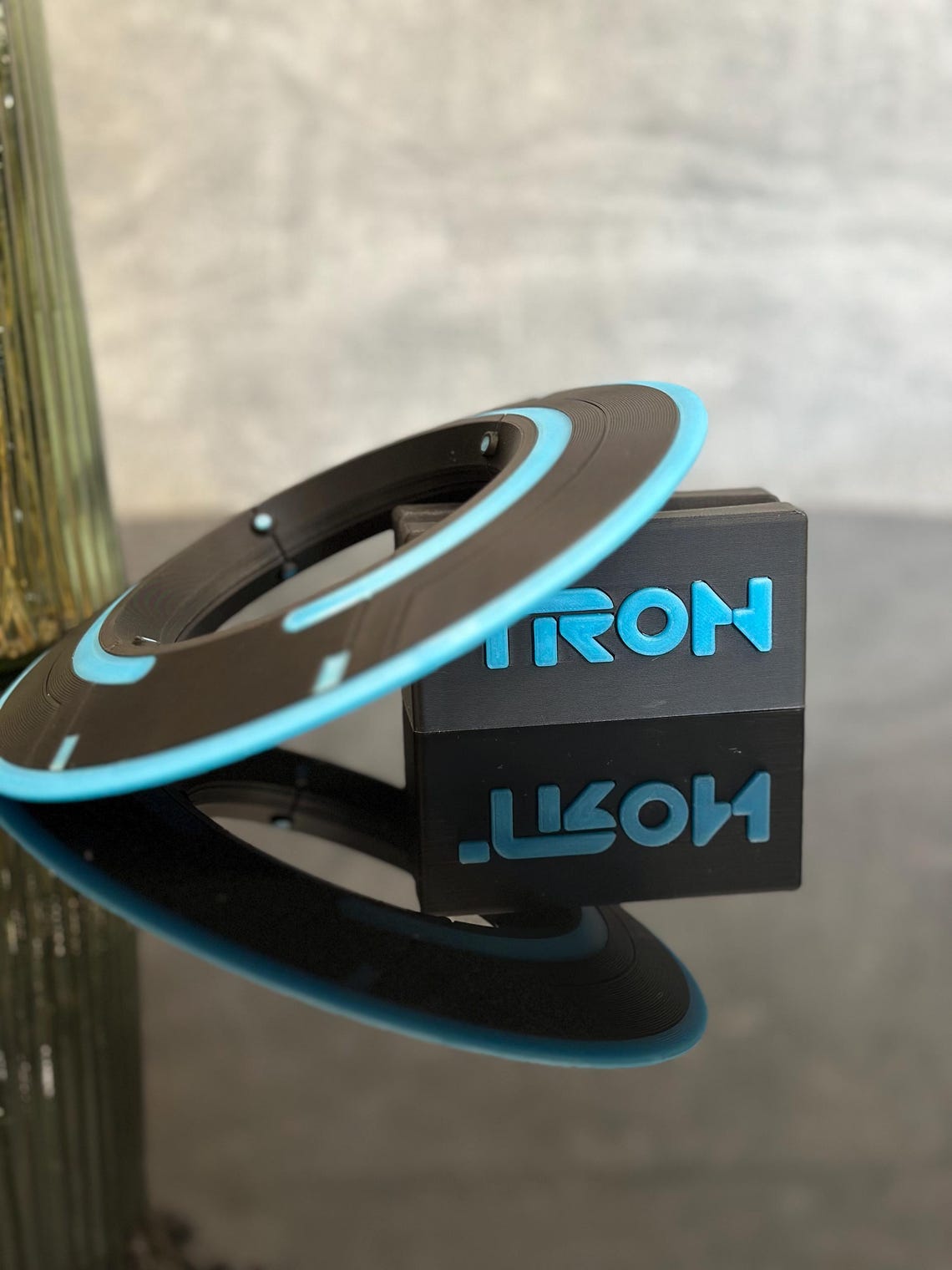 TRON Identity Disc Replica With Luminous and Regular PLA Plastic – Sci ...