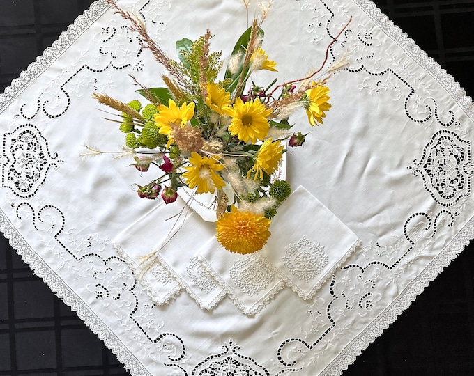 Vintage 36" Square White Lace Emboroidered Tablecloth and 4 Napkins ...