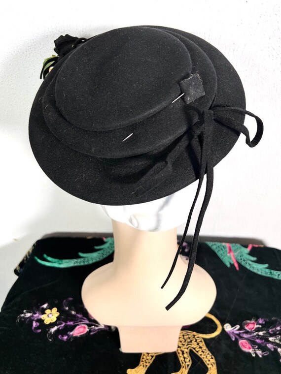 Whimsical 1940s Milgrim Tilt Platter Hat w Faux Pearl… - Gem