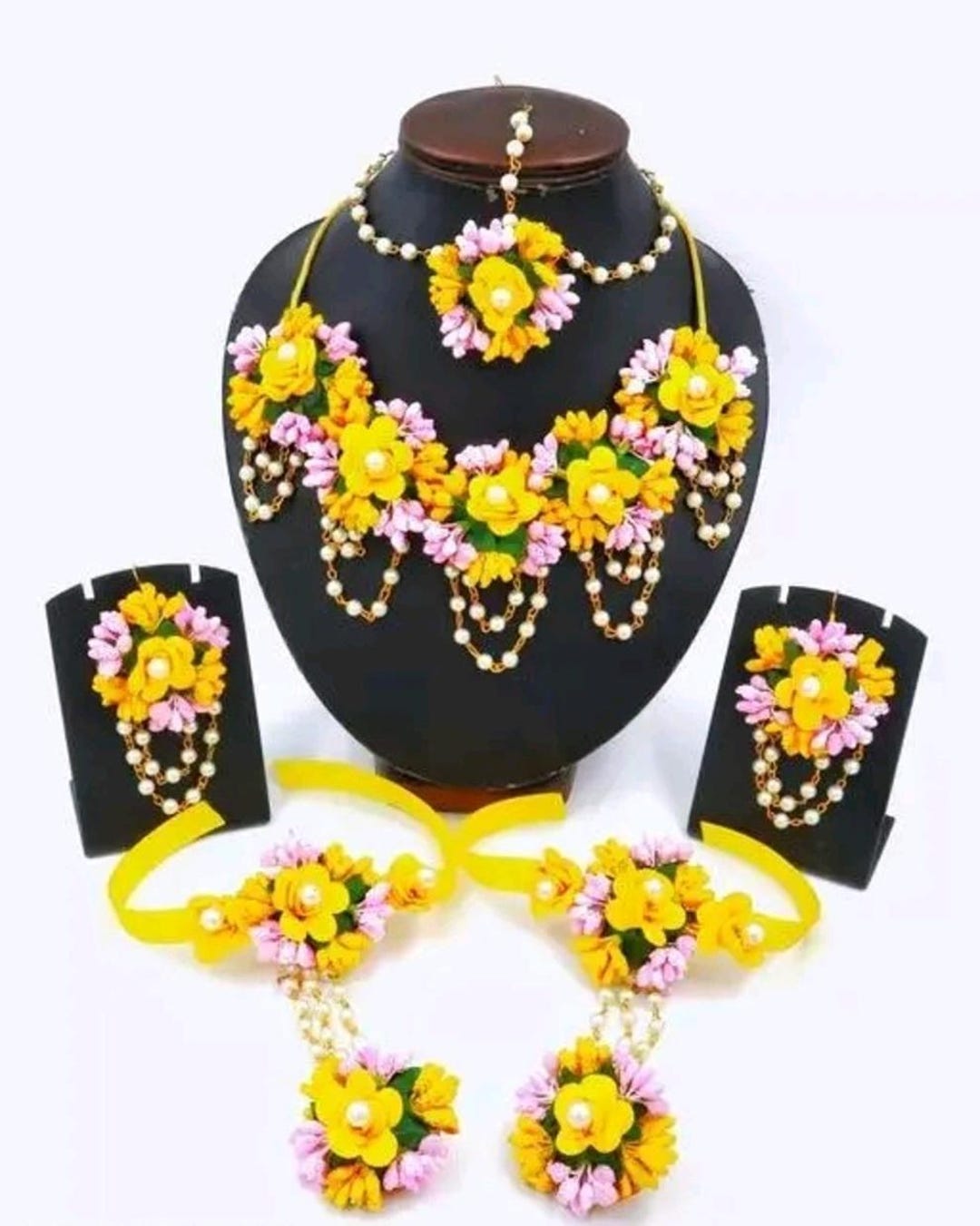 Floral Haldi Jewelry Set: Indian Bridal Flower Tikka, Mendhi Jewelry - Etsy
