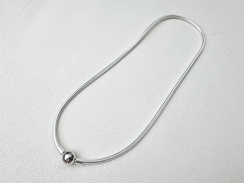 Collana con catena a serpente Pandora Moments, collana con ciondolo in ...