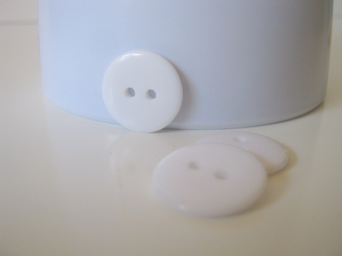 25 White Round Resin Sewing Buttons, 18mm, Sewing Buttons, White ...