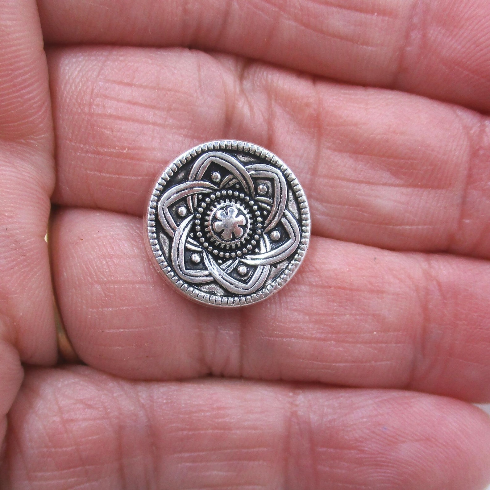 Carved Metal Shank Buttons Antique Silver Pack of 10 Buttons - Etsy
