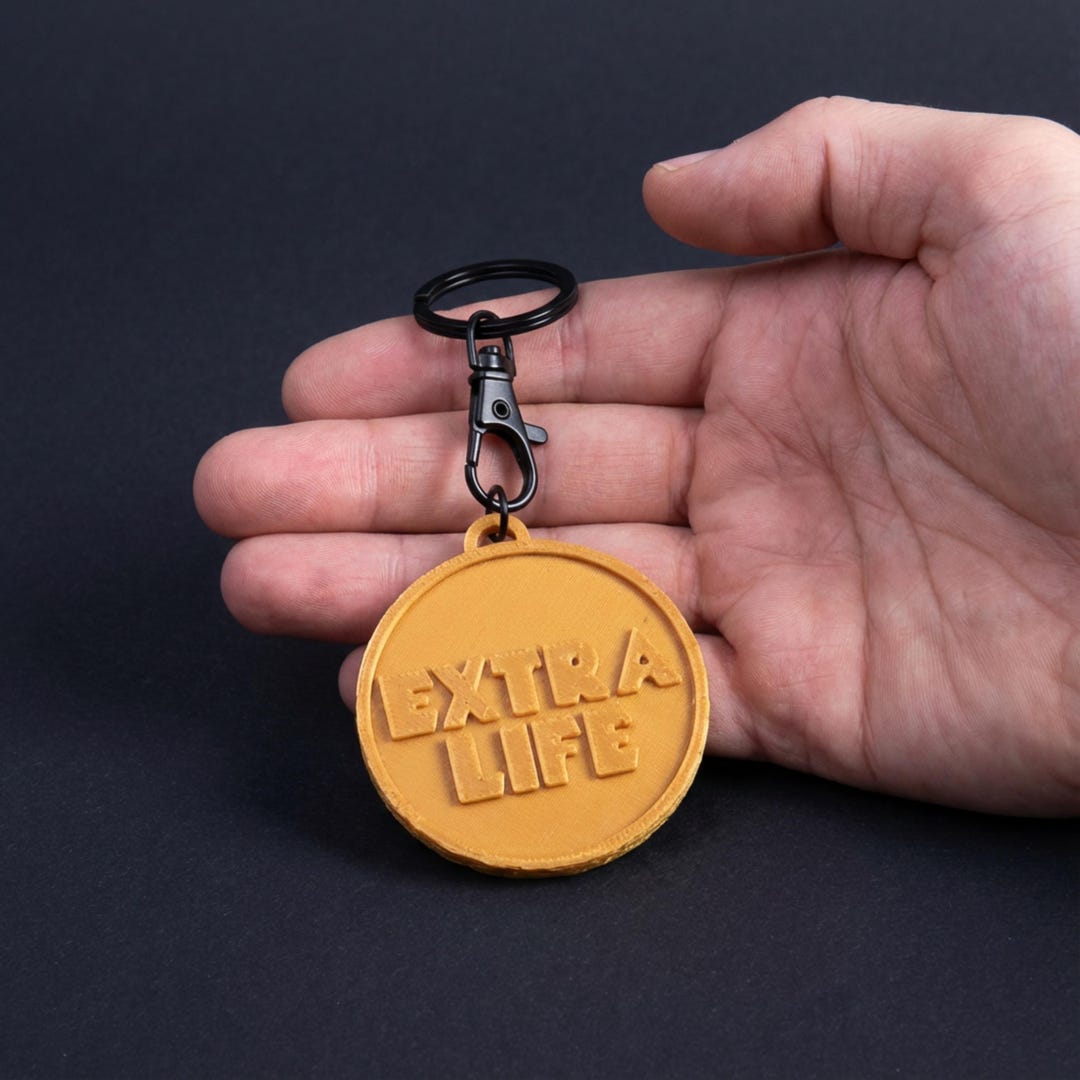 Extra Life Coin Keyring – Retro Gaming Gold Keychain, Pixel Style Gamer ...
