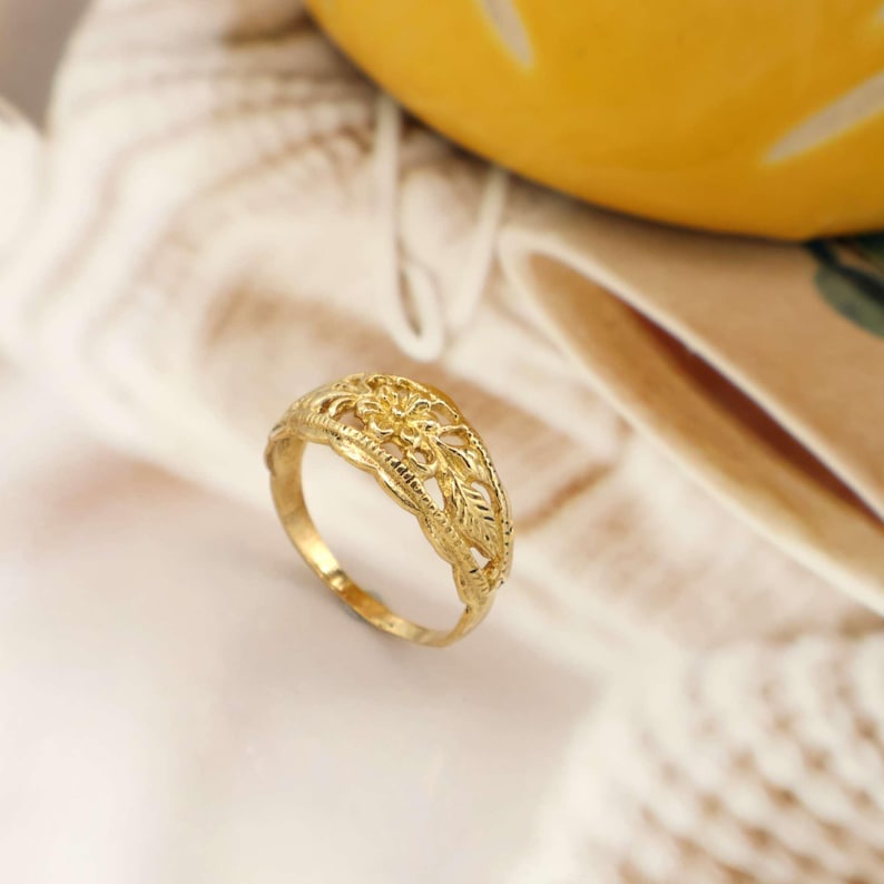 Gold Floral Filigree Ring, Vintage Style Gold Ring, Delicate Flower ...