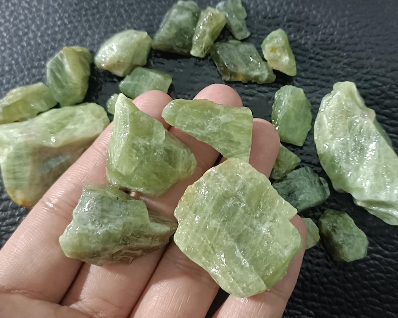 Green Aquamarine Raw Material, Natural Greenmarine Rough for Make Raw ...