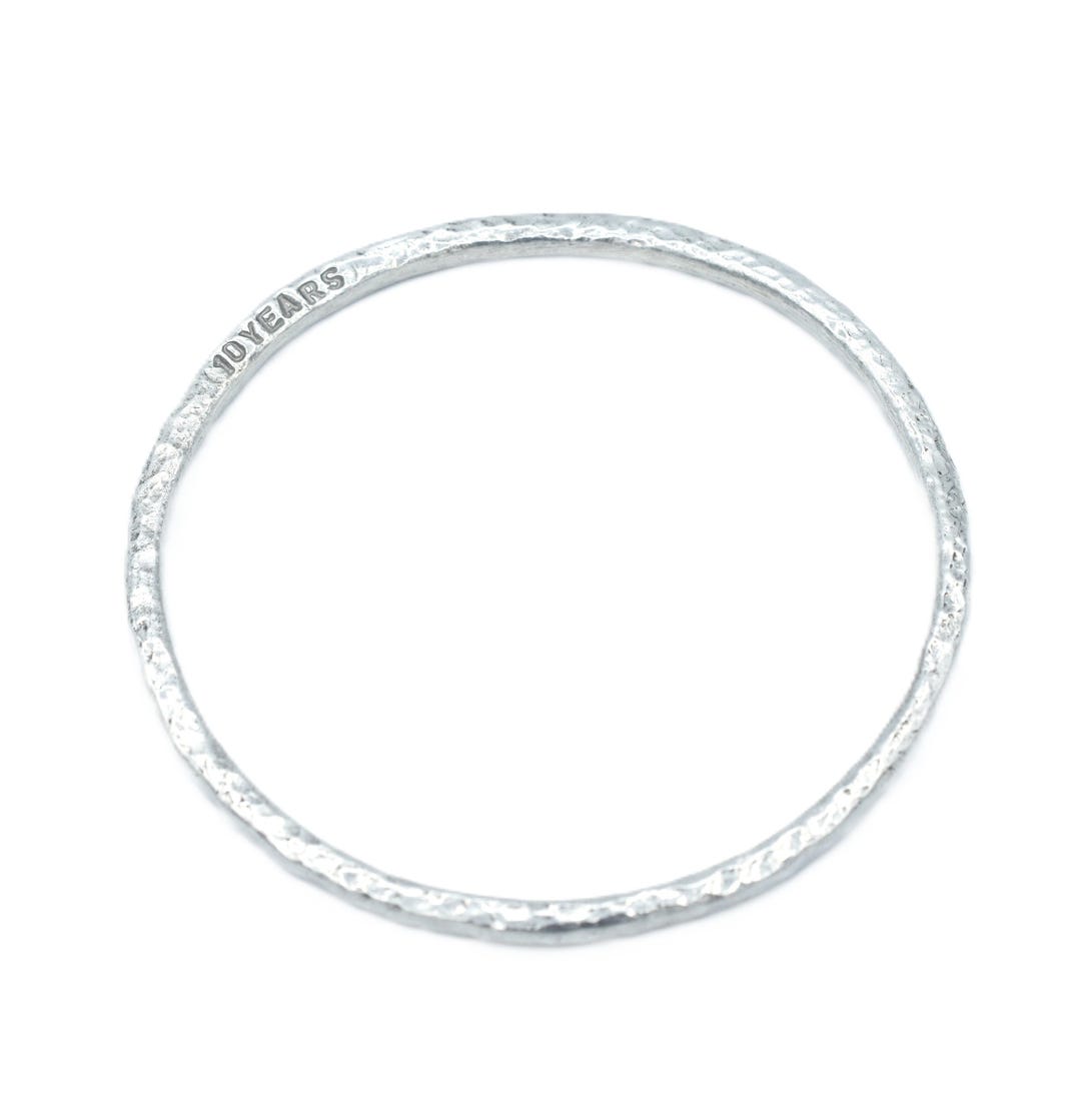 Bracelet jonc en étain - Cadeau 10e anniversaire pour elle et lui ...