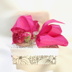 Gift Box, Hot Pink Gift Box Christmas Vintage Jewelry Gift Box Favors ...