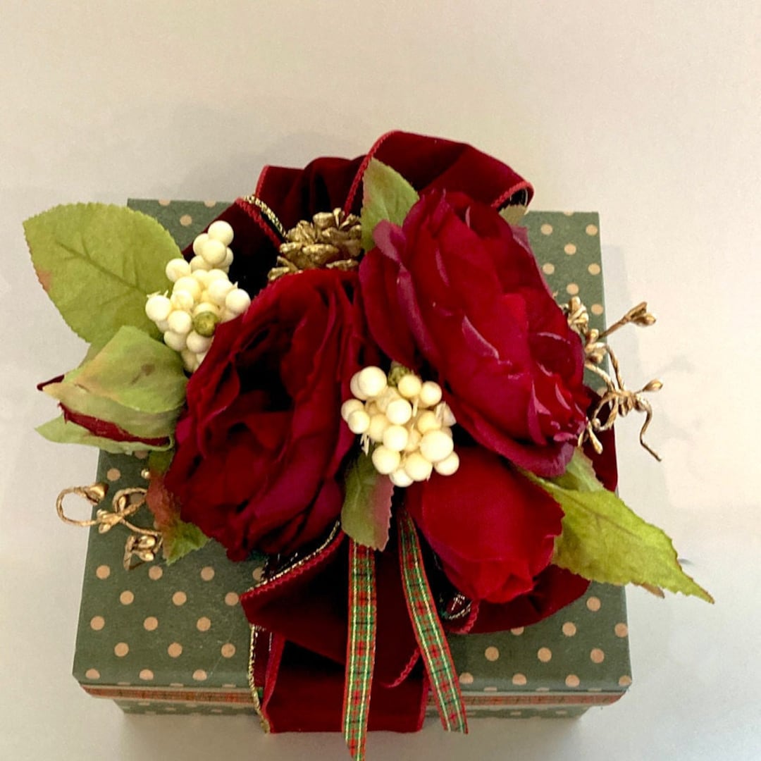 Christmas Gift Box Red Roses Green Plaid Traditional - Etsy