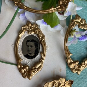 2 Victorian Style Floral Violet Frame Finding - Etsy