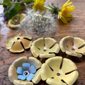 20 Variegated Butter Yellow Painted Vintage Metal Flowers - Etsy