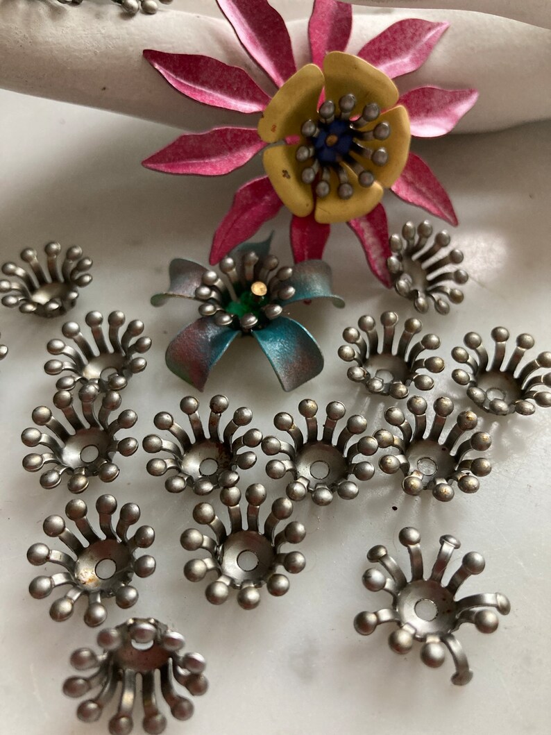 20 Vintage Silver Flower Staman Bead Caps - Etsy