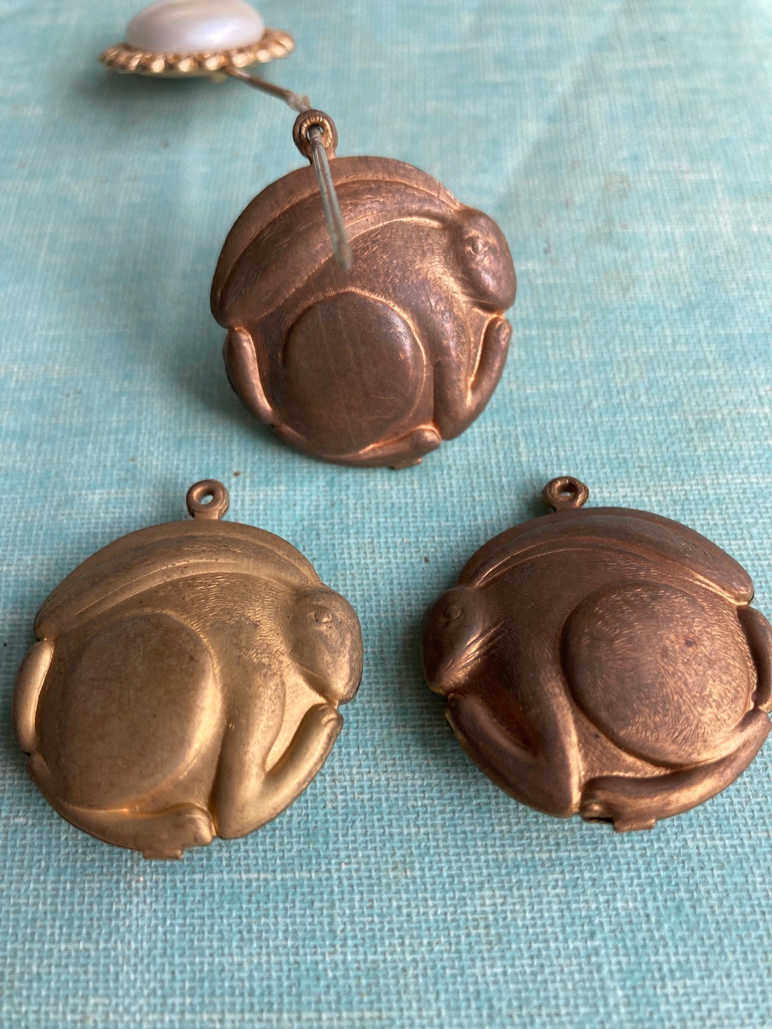 2 Vintage Rabbit Aged Brass Puffed Large 30mm-1 1/4 Inch Charm - Etsy