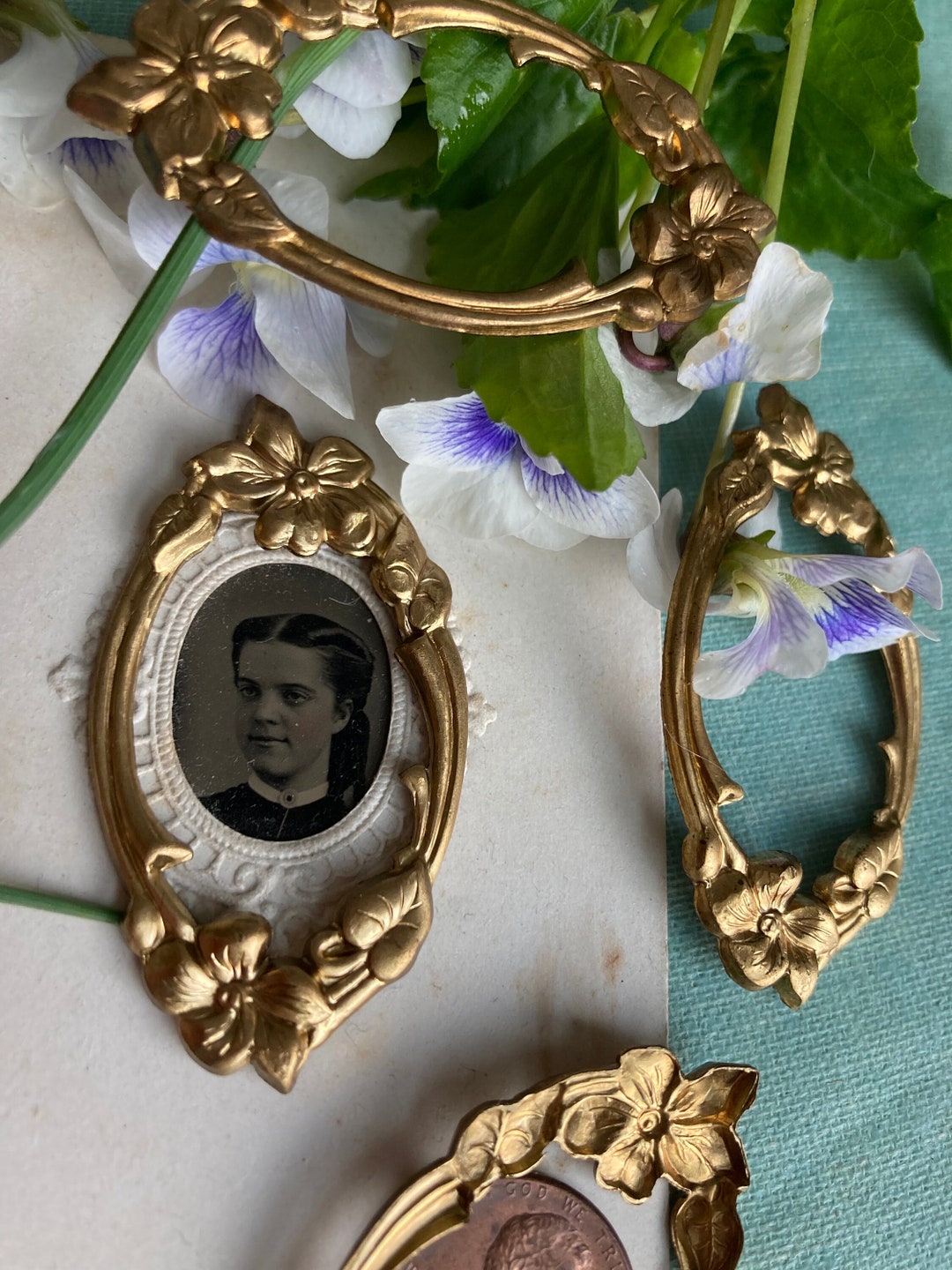 2 Victorian Style Floral Violet Frame Finding - Etsy
