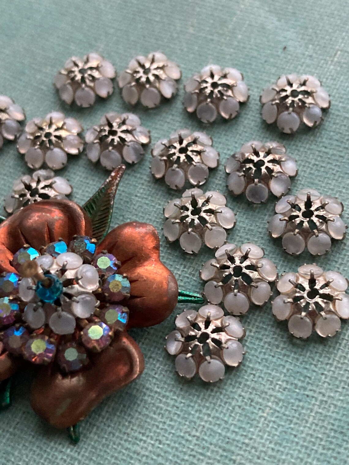 10 Vintage Pearly Opal Flowers in Silver 10mm Settings - Etsy