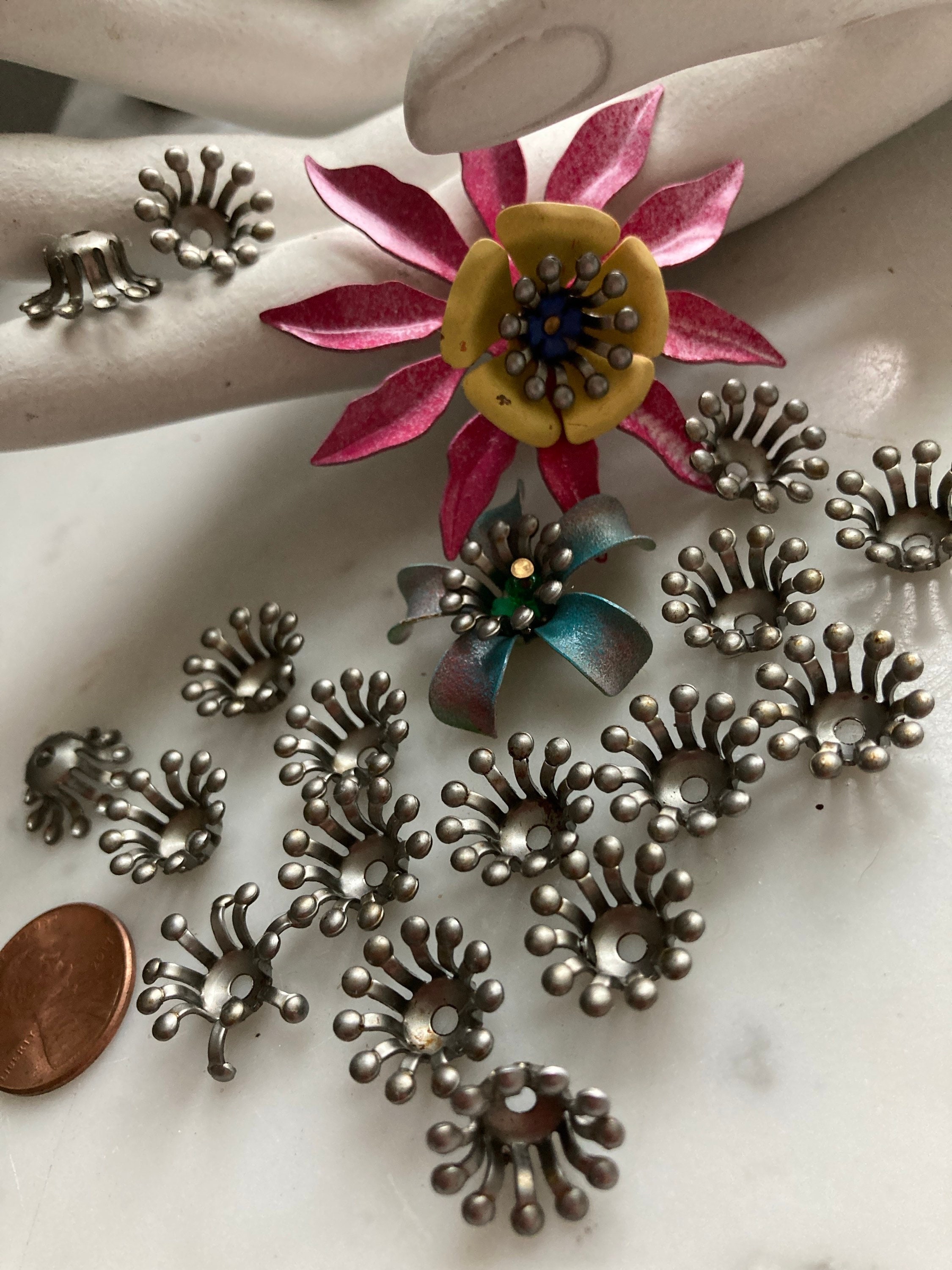 20 Vintage Silver Flower Staman Bead Caps - Etsy