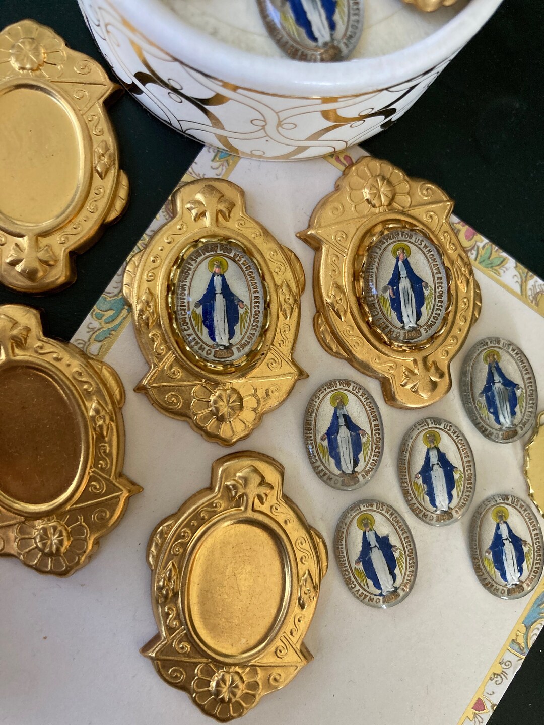 4 Vintage Miraculous Mary Glass 18x13mm Cabochon or 2 With Fancy Brass ...