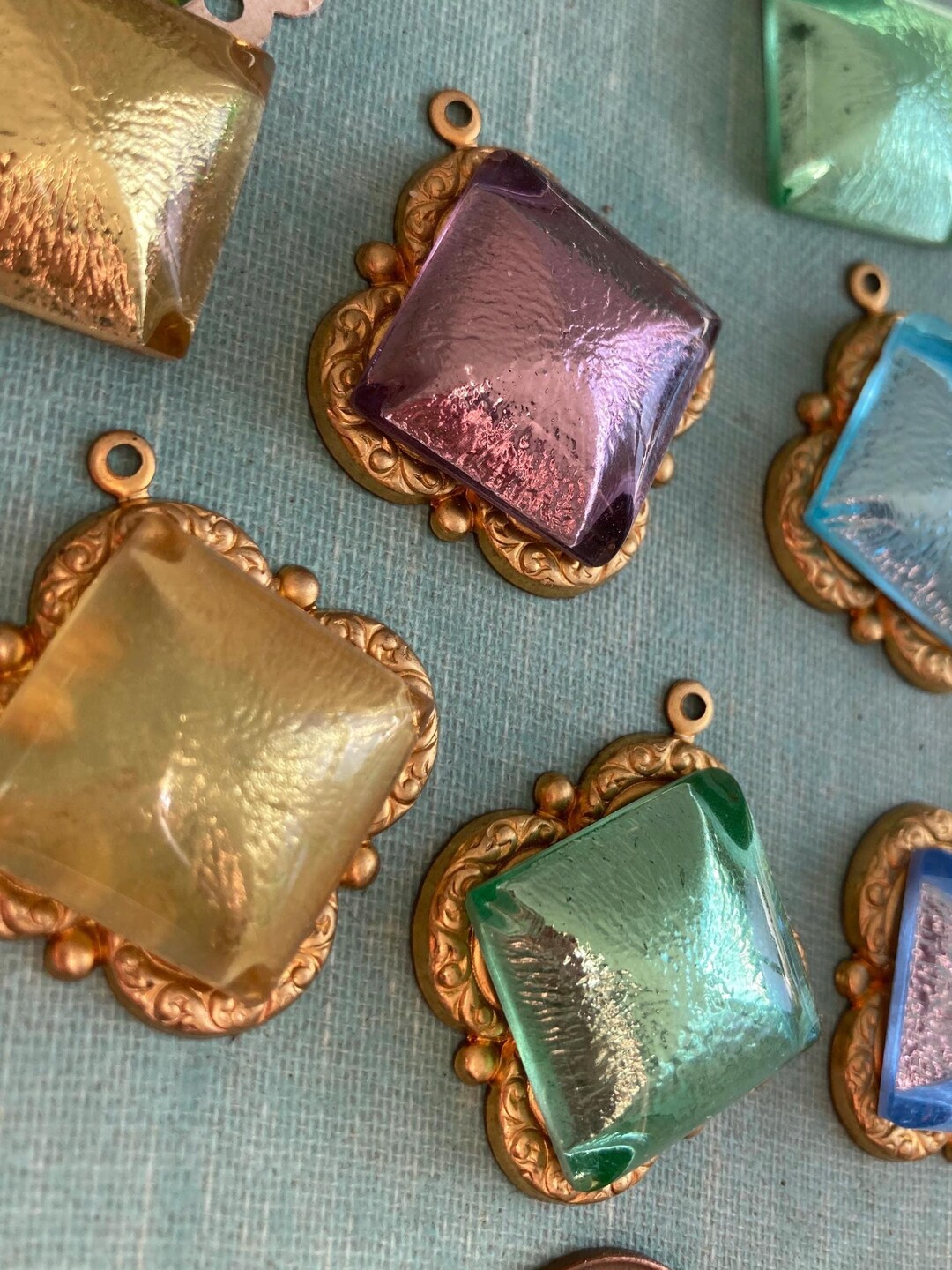 1 Vintage Metallic 20x20mm Square Teardrop Cabochon With Brass Finding ...
