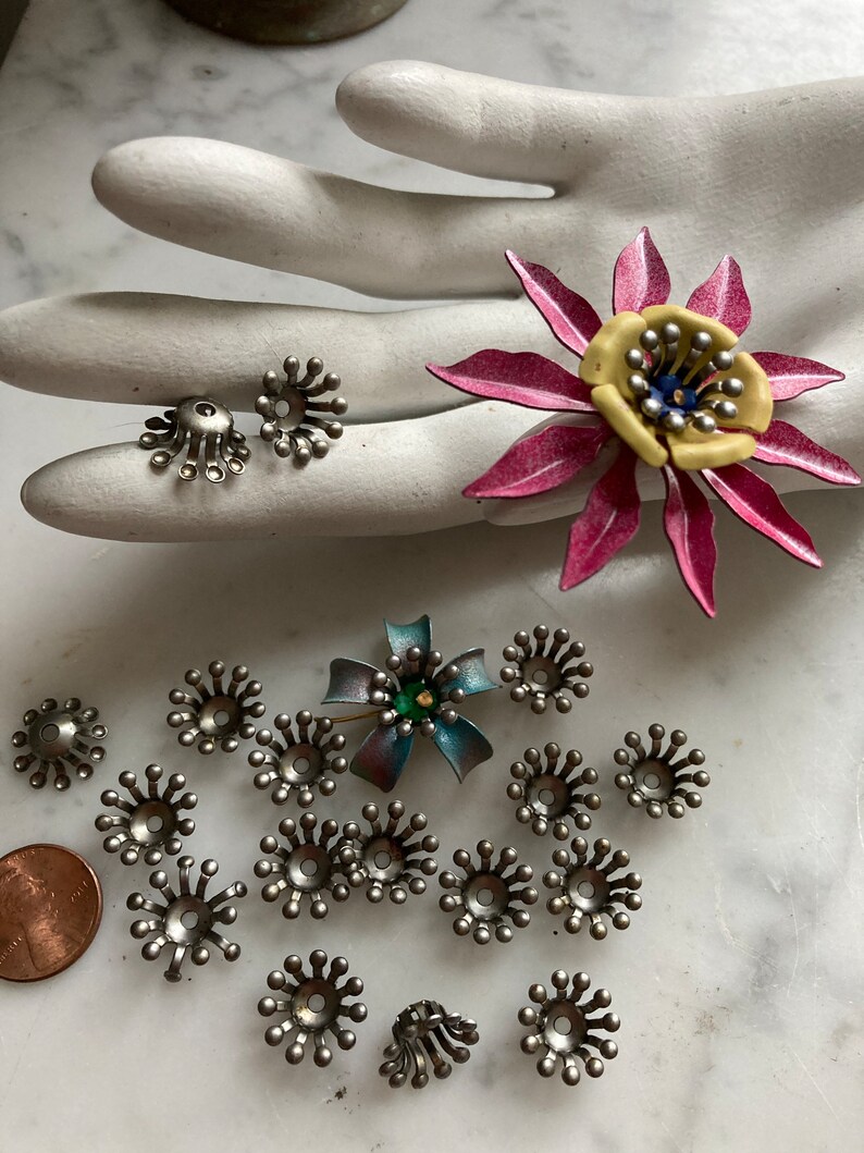 20 Vintage Silver Flower Staman Bead Caps - Etsy