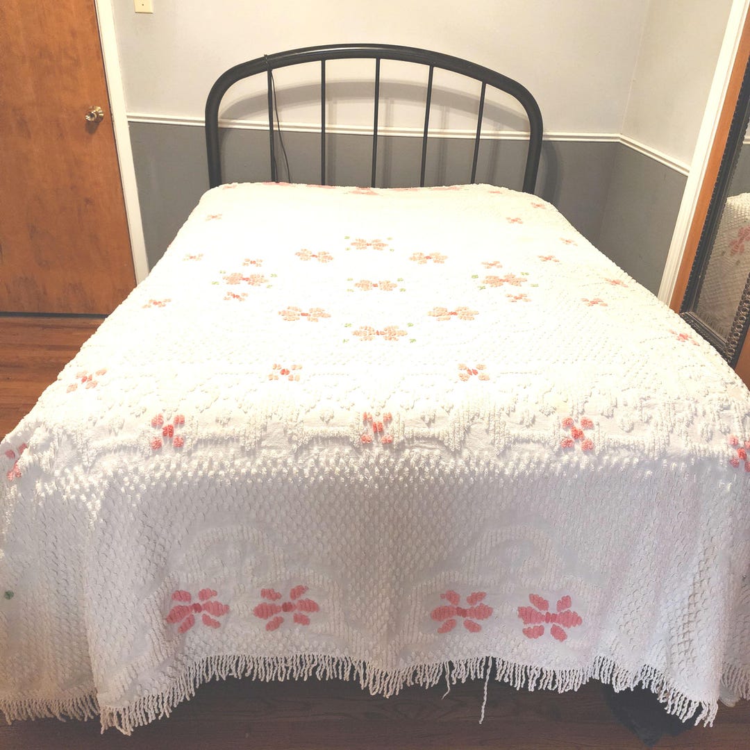 CHENILLE BEDSPREAD Pink Floral Double Bed 3 Fringe Cotton Vintage White ...
