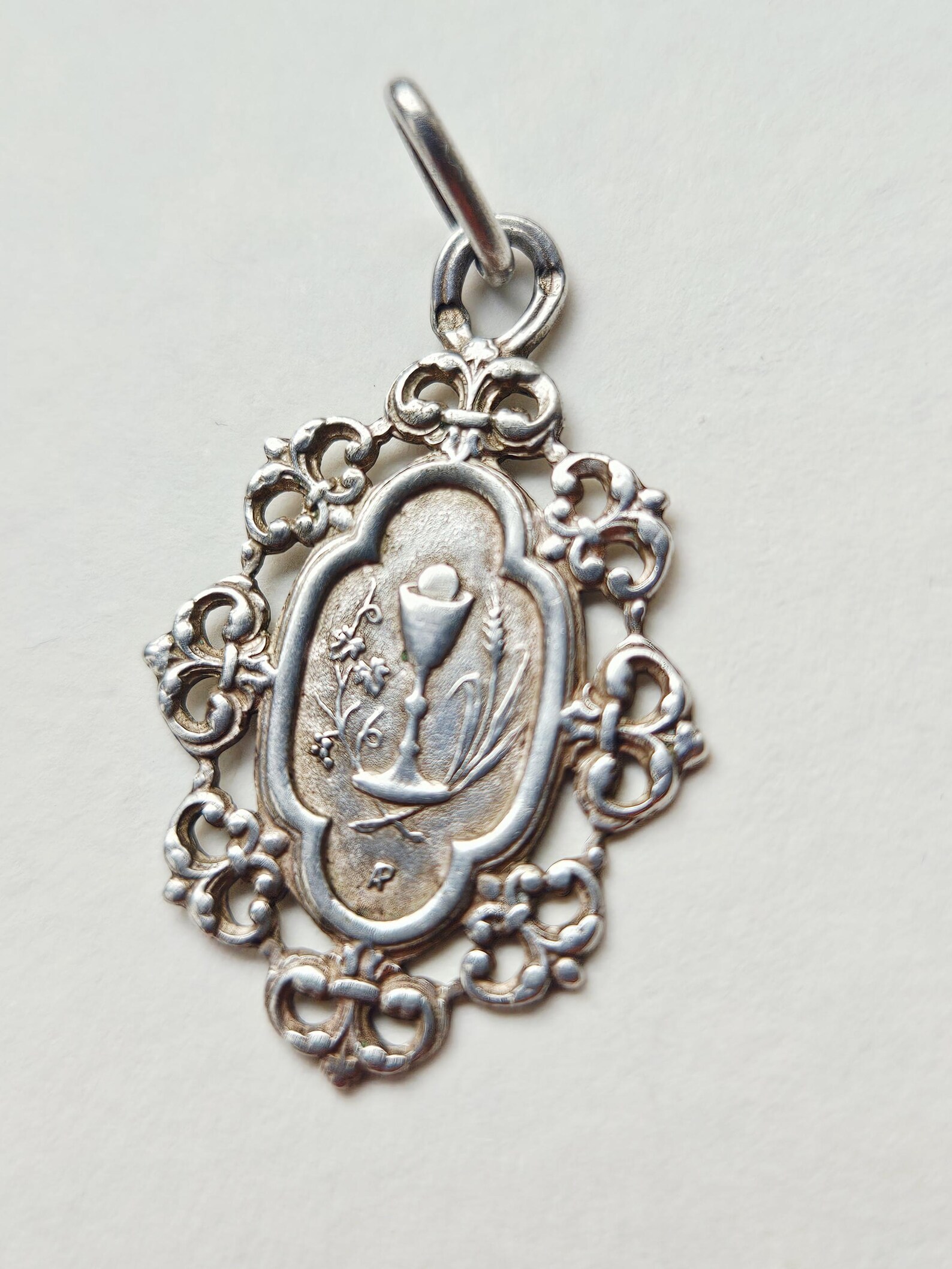 Medalla de Comunión de Plata Antigua con Cáliz y Hostia, Colgante ...