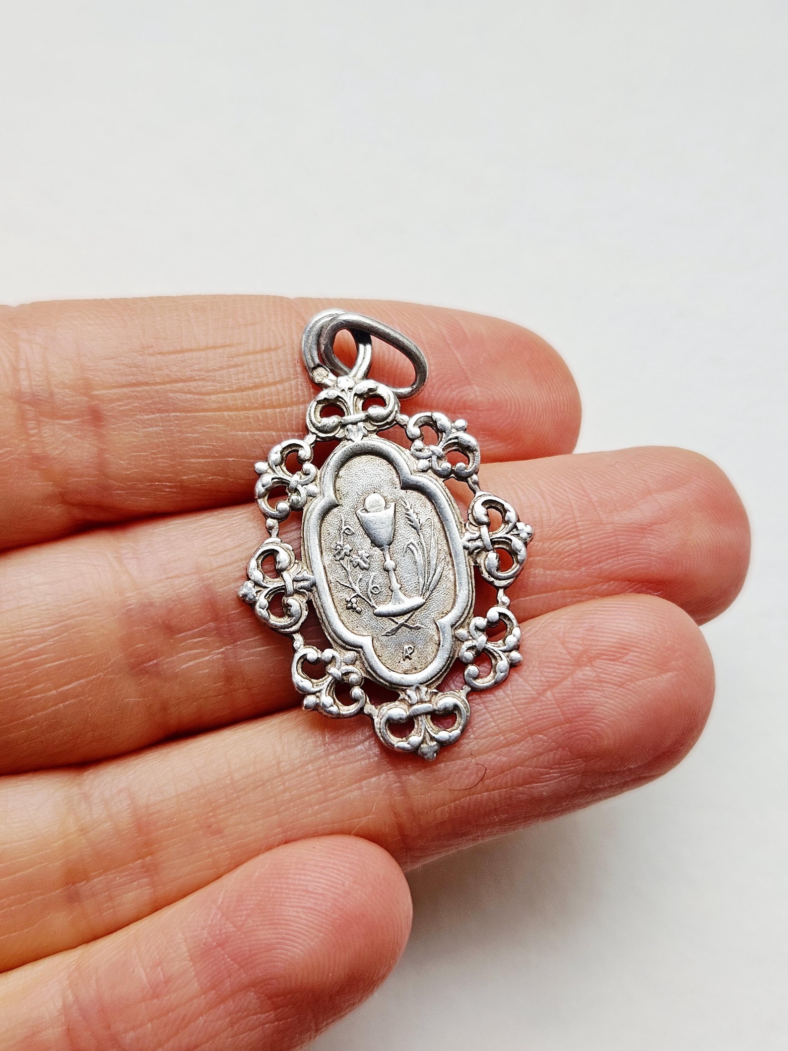 Medalla de Comunión de Plata Antigua con Cáliz y Hostia, Colgante ...