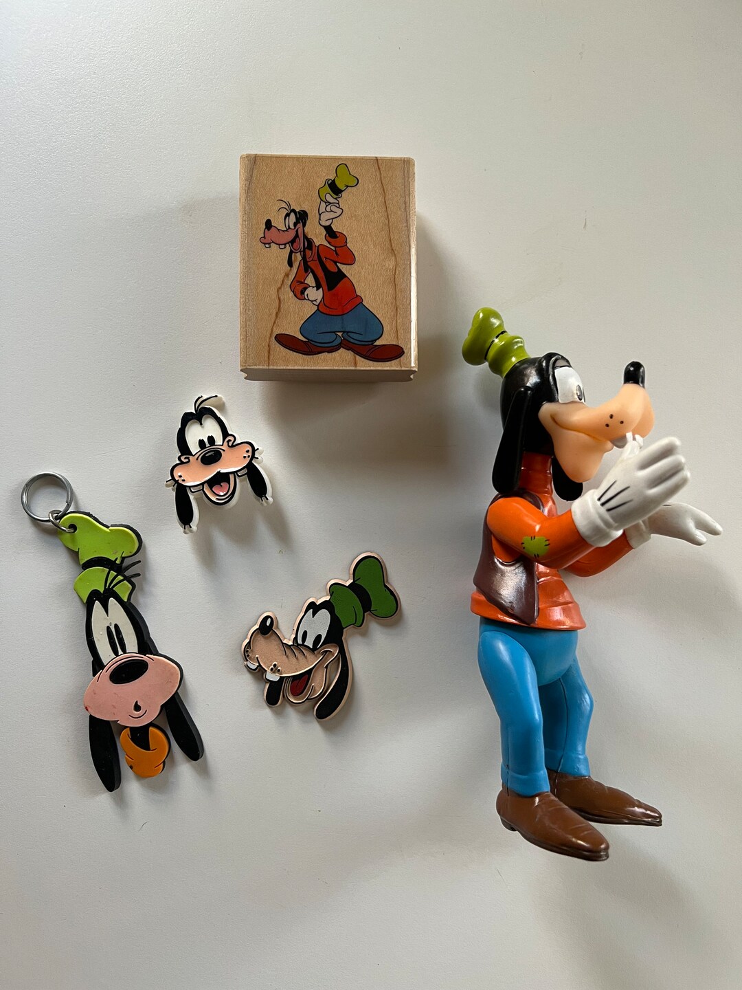Vintage Goofy Toy Lot / Keychain / Magnet / Figurine / Stamp / Pin ...
