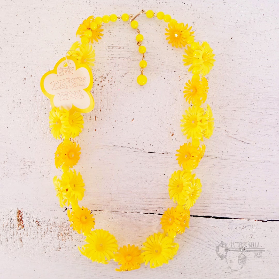 Mod Retro 2 Tone Yellow Flower Power Plastic Molded Flower Necklace ...