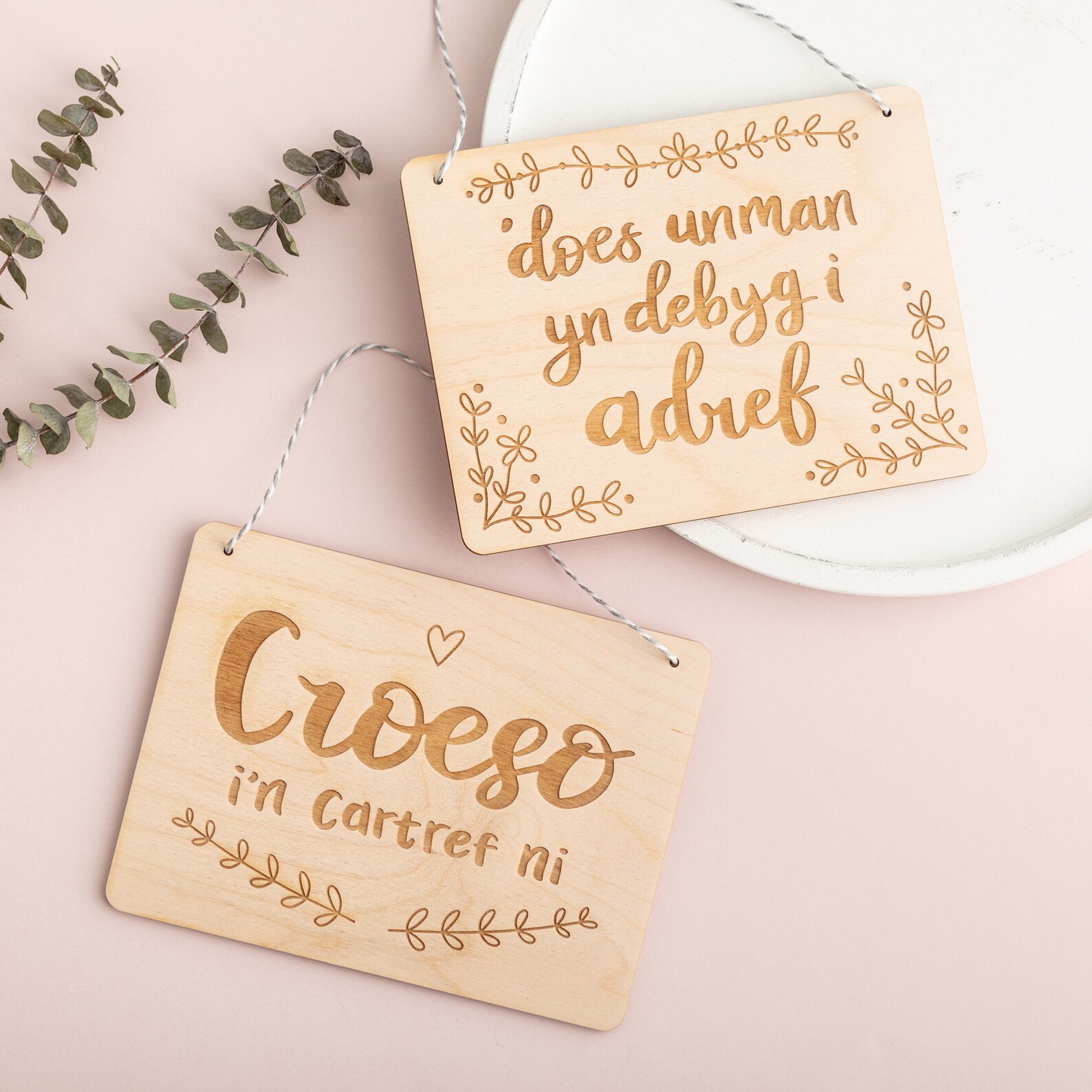 Welsh Wooden Hanging Sign - Croeso I'n Cartref Ni - Arwydd Cymraeg - Etsy