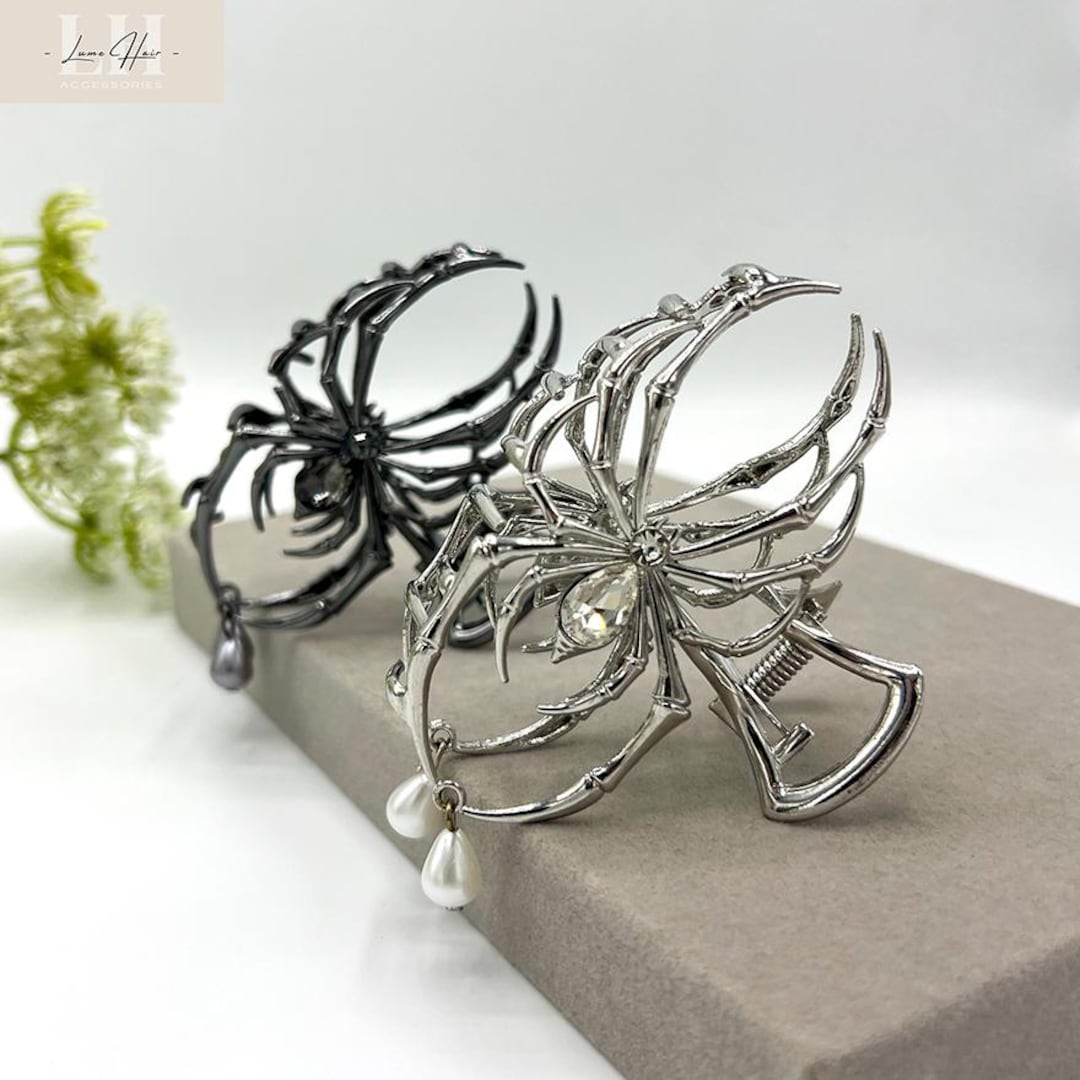 The Silver Spider Hair Clip