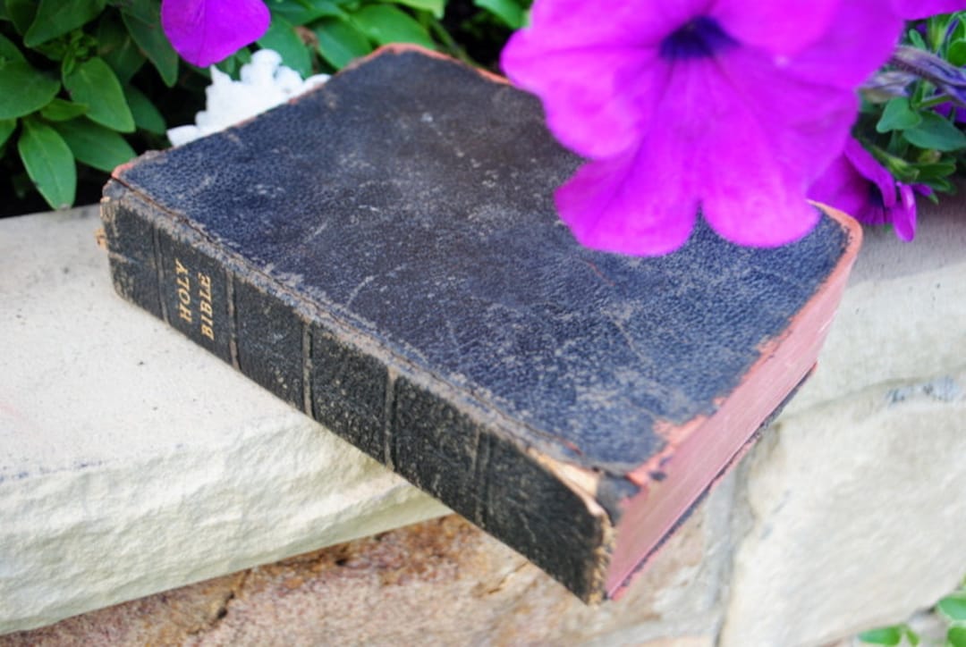 1925 Vintage Religious Book " Holy Bible", Old and New Testament ...