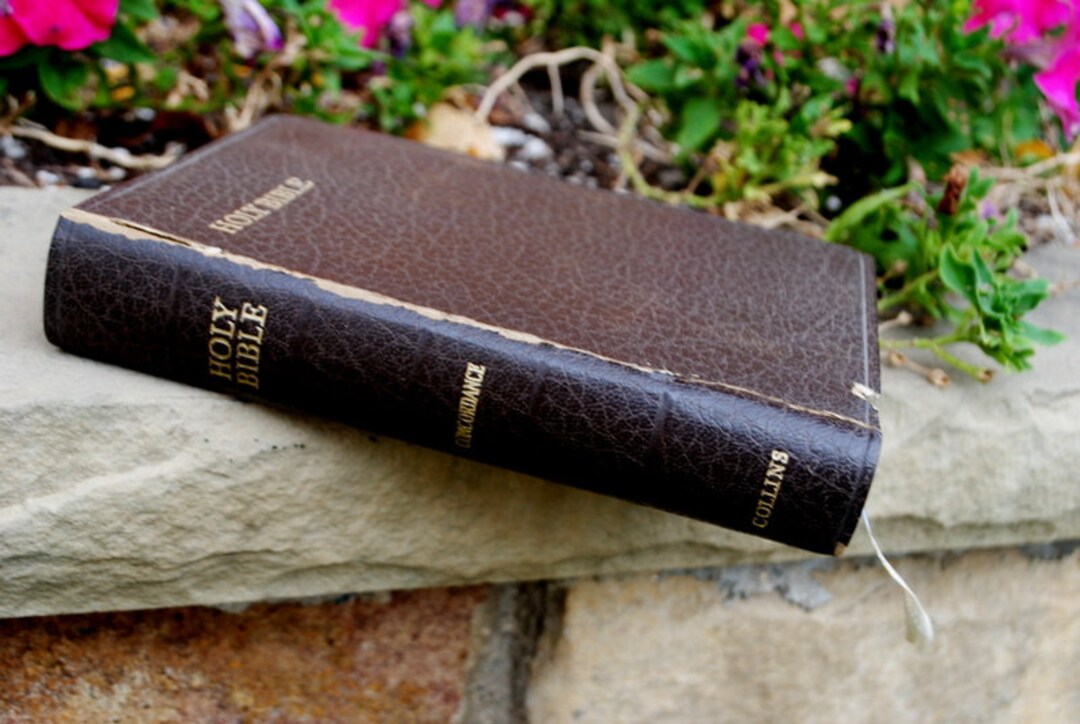 1958 Vintage Religious , Small Book " Holy Bible" , KJV, Old and New ...