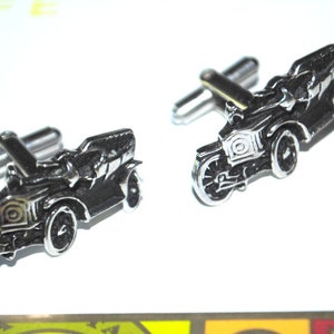 Collectible Vintage 1970s, Silver Tone Metal With a Black Enamel ...