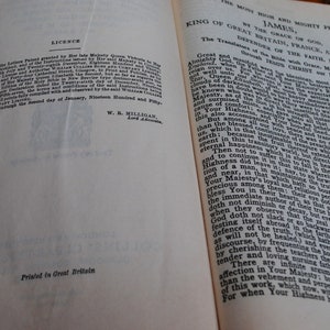 1958 Vintage Religious , Small Book " Holy Bible" , KJV, Old and New ...