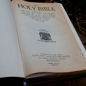 1958 Vintage Religious , Small Book " Holy Bible" , KJV, Old and New ...