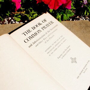 1945 Vintage " the Book of Common Prayer" . Custodian John Wallace ...