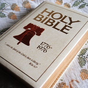 1975 Vintage , Famous Family " Holy Bible", KJV, American Bicentennial ...